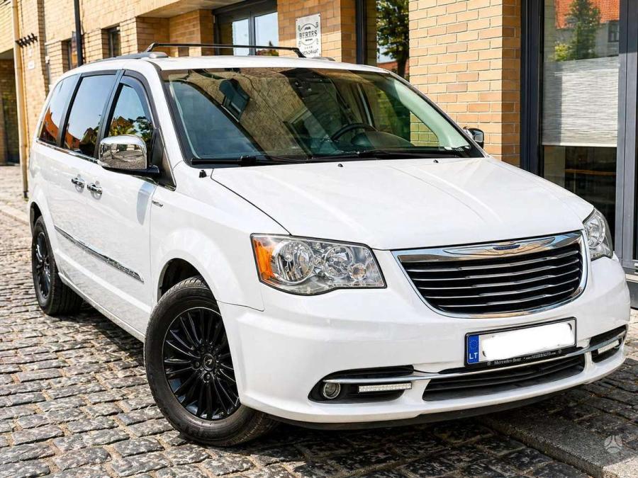 White Chrysler town-&-country 2014 in Klaipeda, with an engine capacity of 3.60 L and mileage of 255 thousand km for 8800 €, photo 5 on AUTOMOTO.COM.LV