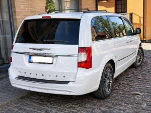 White Chrysler town-&-country 2014 in Klaipeda, with an engine capacity of 3.60 L and mileage of 255 thousand km for 8800 €, photo 7 on AUTOMOTO.COM.LV