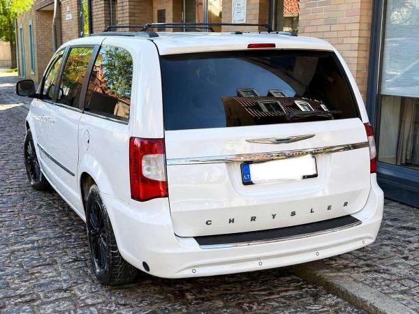 Balts Chrysler town-&-country 2014 Klaipėda, ar dzinēja tilpumu 3.60 L un nobraukumu 255 tūkst. km par 8800 €, foto 7 vietnē AUTOMOTO.COM.LV