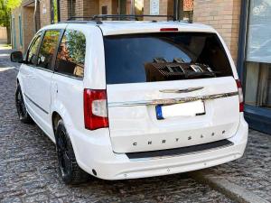 White Chrysler town-&-country 2014 in Klaipeda, with an engine capacity of 3.60 L and mileage of 255 thousand km for 8800 €, photo 8 on AUTOMOTO.COM.LV