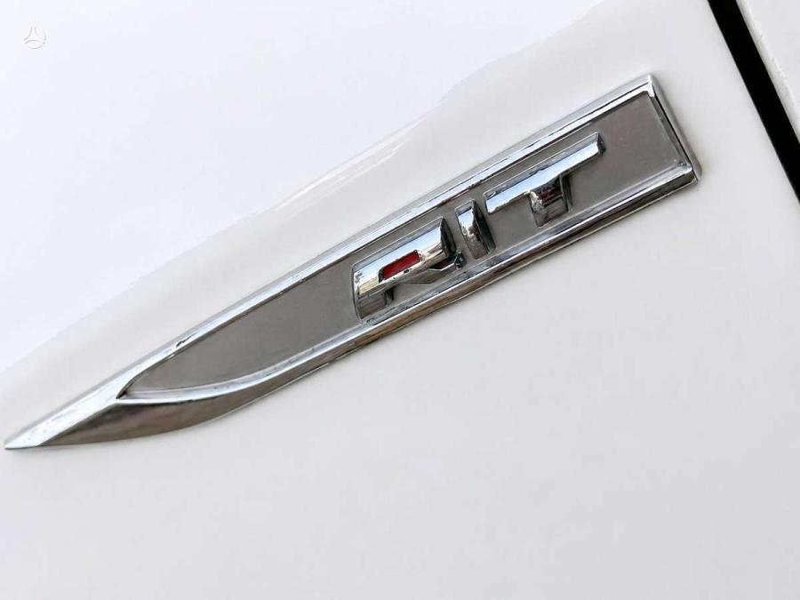 White Chrysler town-&-country 2014 in Klaipeda, with an engine capacity of 3.60 L and mileage of 255 thousand km for 8800 €, photo 9 on AUTOMOTO.COM.LV