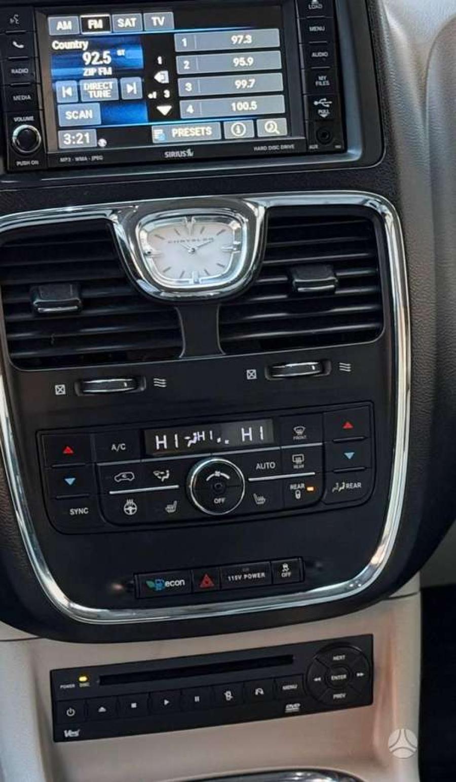 White Chrysler town-&-country 2014 in Klaipeda, with an engine capacity of 3.60 L and mileage of 255 thousand km for 8800 €, photo 13 on AUTOMOTO.COM.LV