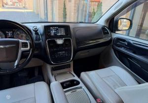 White Chrysler town-&-country 2014 in Klaipeda, with an engine capacity of 3.60 L and mileage of 255 thousand km for 8800 €, photo 14 on AUTOMOTO.COM.LV