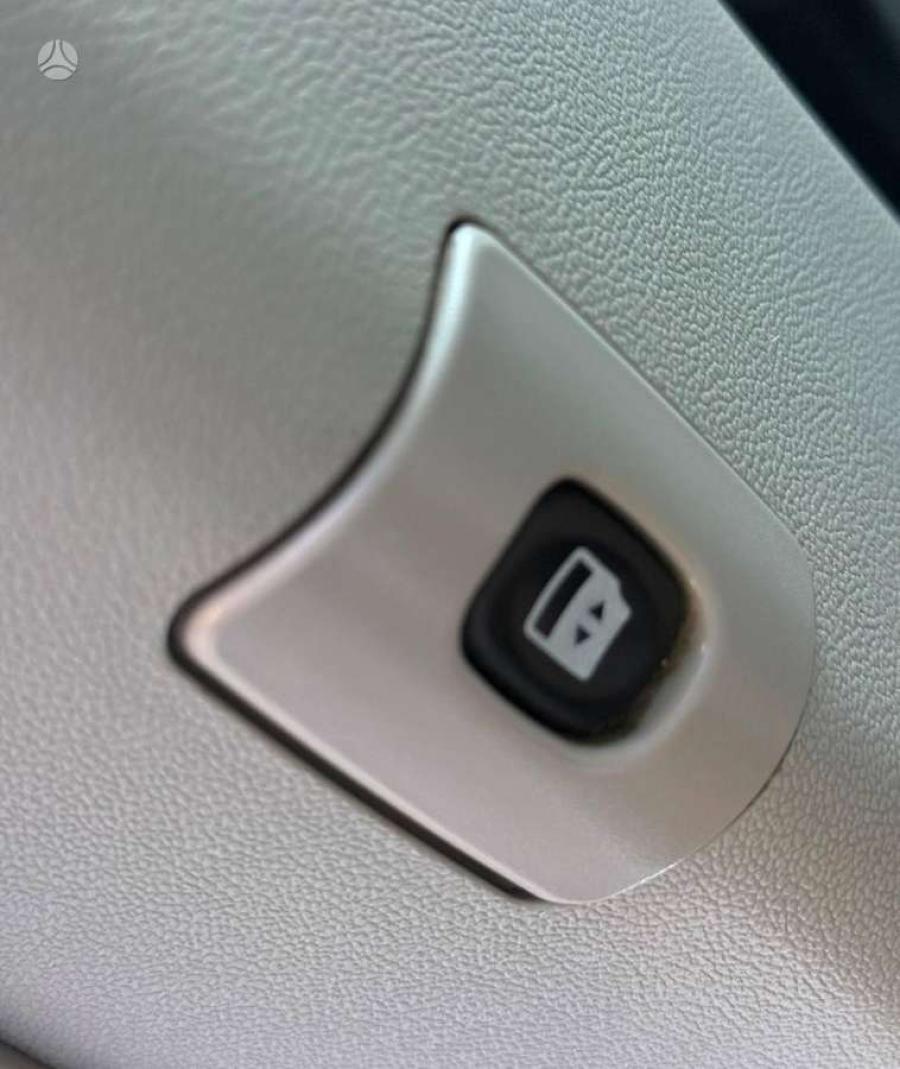 White Chrysler town-&-country 2014 in Klaipeda, with an engine capacity of 3.60 L and mileage of 255 thousand km for 8800 €, photo 29 on AUTOMOTO.COM.LV