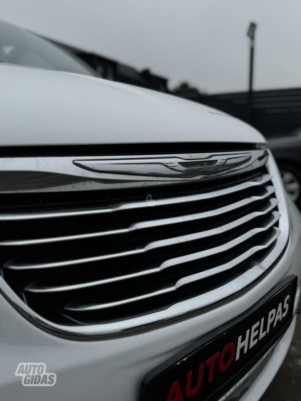 White Chrysler town-&-country 2014 in Klaipeda, with an engine capacity of 3.60 L and mileage of 147 thousand km for 8500 €, photo 3 on AUTOMOTO.COM.LV