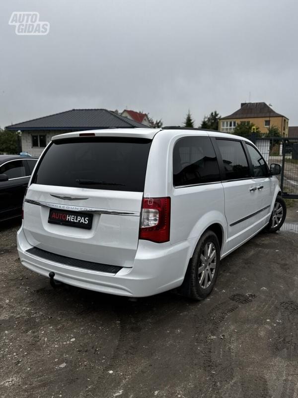 White Chrysler town-&-country 2014 in Klaipeda, with an engine capacity of 3.60 L and mileage of 147 thousand km for 8500 €, photo 6 on AUTOMOTO.COM.LV