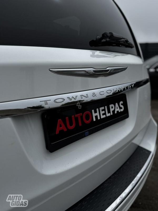 White Chrysler town-&-country 2014 in Klaipeda, with an engine capacity of 3.60 L and mileage of 147 thousand km for 8500 €, photo 10 on AUTOMOTO.COM.LV