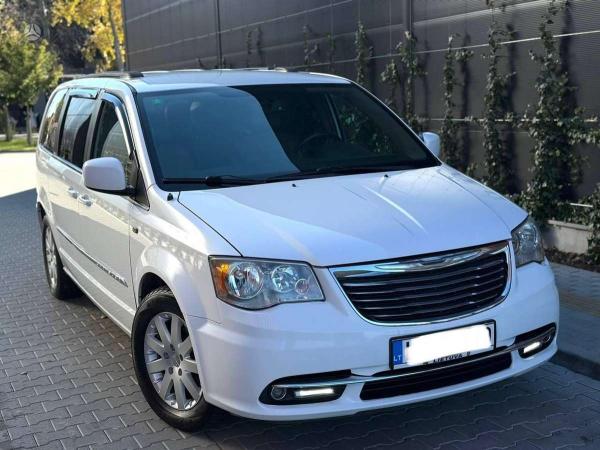 Balts Chrysler town-&-country 2014 Klaipėda, ar dzinēja tilpumu 3.60 L un nobraukumu 248 tūkst. km par 7950 €, foto 1 vietnē AUTOMOTO.COM.LV
