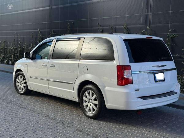 Balts Chrysler town-&-country 2014 Klaipėda, ar dzinēja tilpumu 3.60 L un nobraukumu 248 tūkst. km par 7950 €, foto 6 vietnē AUTOMOTO.COM.LV