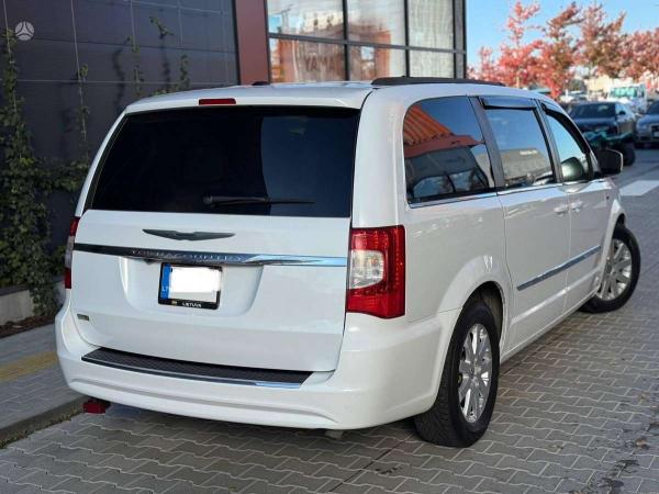 Balts Chrysler town-&-country 2014 Klaipėda, ar dzinēja tilpumu 3.60 L un nobraukumu 248 tūkst. km par 7950 €, foto 9 vietnē AUTOMOTO.COM.LV
