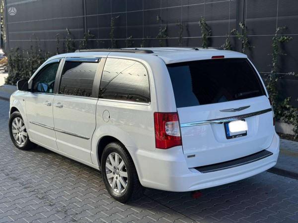 Balts Chrysler town-&-country 2014 Klaipėda, ar dzinēja tilpumu 3.60 L un nobraukumu 248 tūkst. km par 7950 €, foto 10 vietnē AUTOMOTO.COM.LV