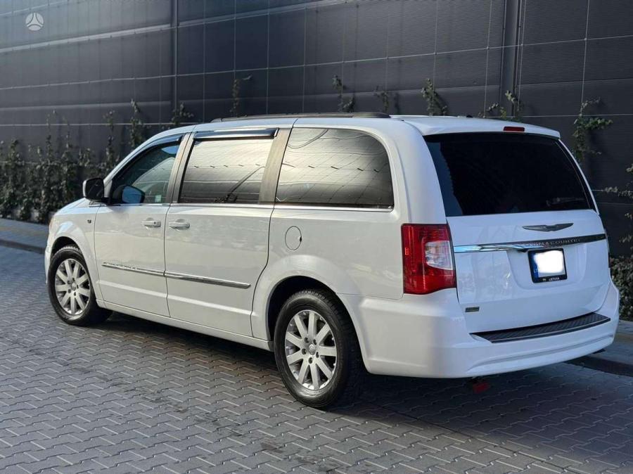 Balts Chrysler town-&-country 2014 Klaipėda, ar dzinēja tilpumu 3.60 L un nobraukumu 248 tūkst. km par 7950 €, foto 7 vietnē AUTOMOTO.COM.LV