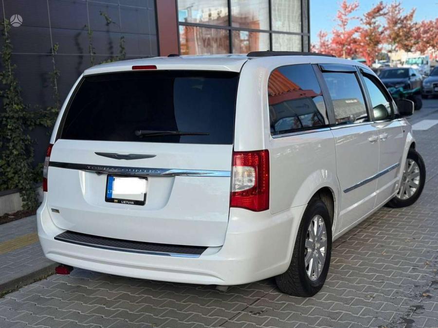 Balts Chrysler town-&-country 2014 Klaipėda, ar dzinēja tilpumu 3.60 L un nobraukumu 248 tūkst. km par 7950 €, foto 10 vietnē AUTOMOTO.COM.LV