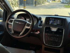 Balts Chrysler town-&-country 2014 Klaipėda, ar dzinēja tilpumu 3.60 L un nobraukumu 248 tūkst. km par 7950 €, foto 15 vietnē AUTOMOTO.COM.LV
