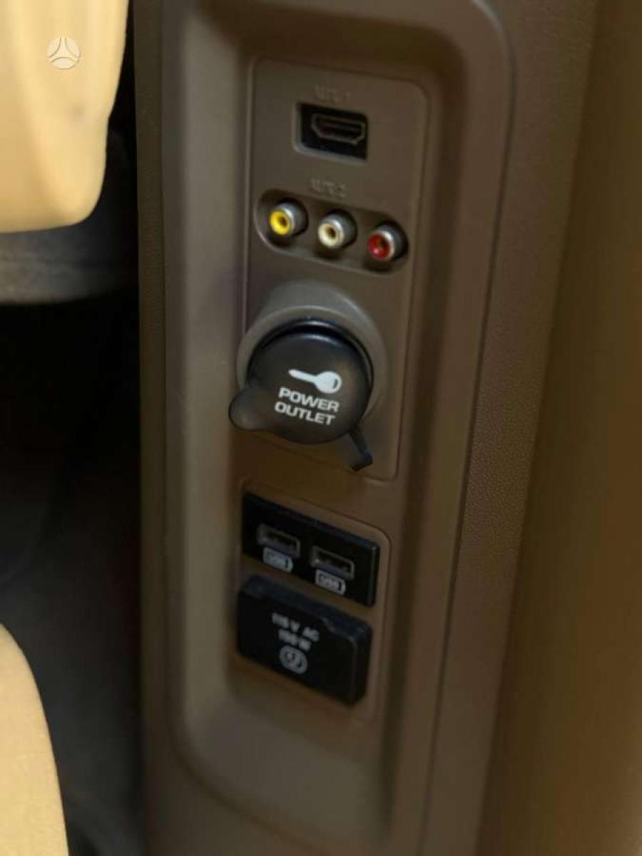 Balts Chrysler town-&-country 2014 Klaipėda, ar dzinēja tilpumu 3.60 L un nobraukumu 248 tūkst. km par 7950 €, foto 25 vietnē AUTOMOTO.COM.LV