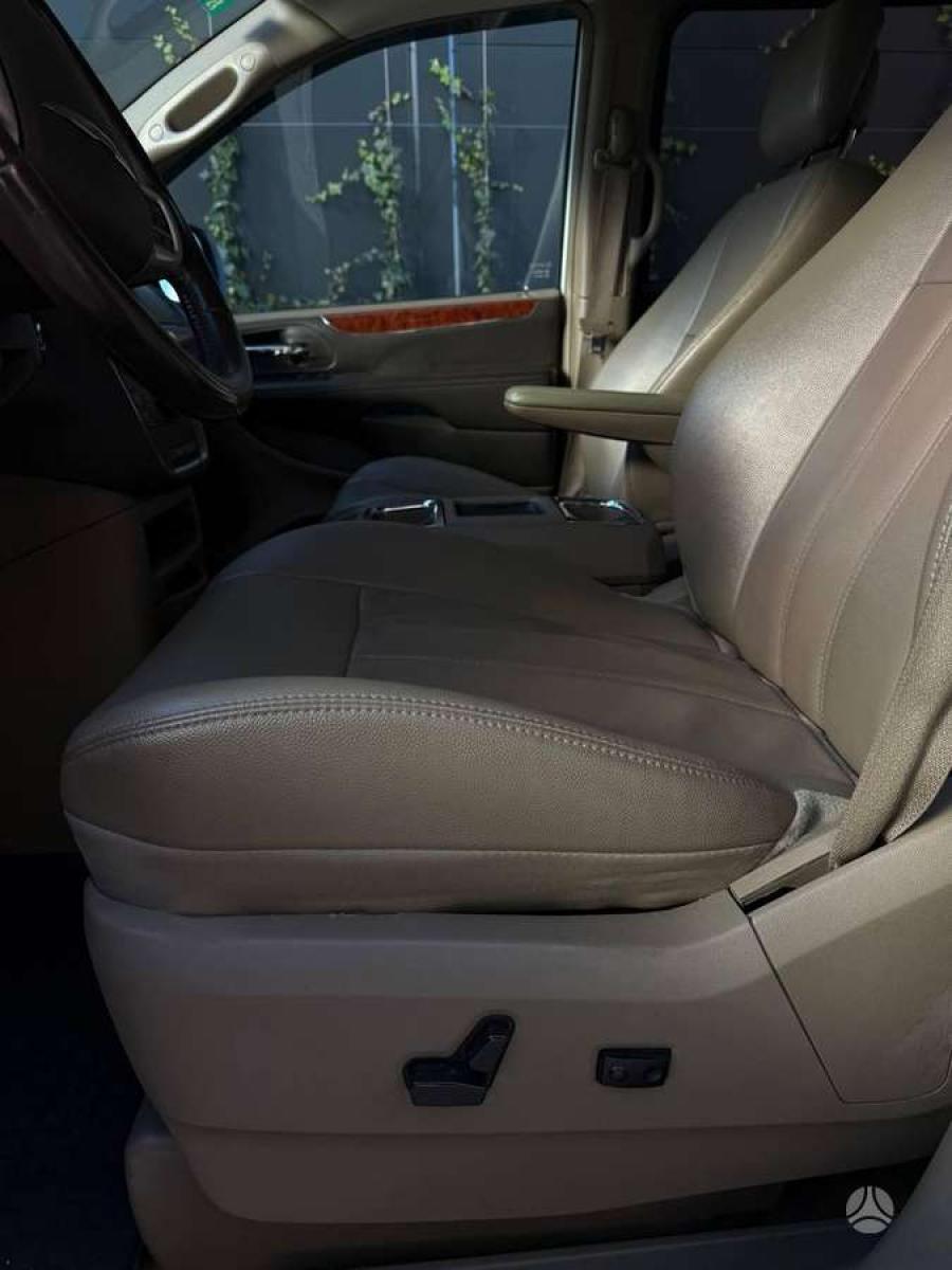 Balts Chrysler town-&-country 2014 Klaipėda, ar dzinēja tilpumu 3.60 L un nobraukumu 248 tūkst. km par 7950 €, foto 30 vietnē AUTOMOTO.COM.LV