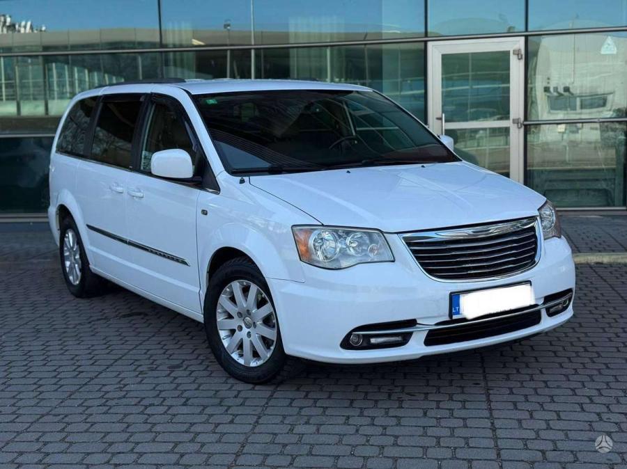 White Chrysler town-&-country 2014 in Klaipeda, with an engine capacity of 3.60 L and mileage of 248 thousand km for 7850 €, photo 3 on AUTOMOTO.COM.LV