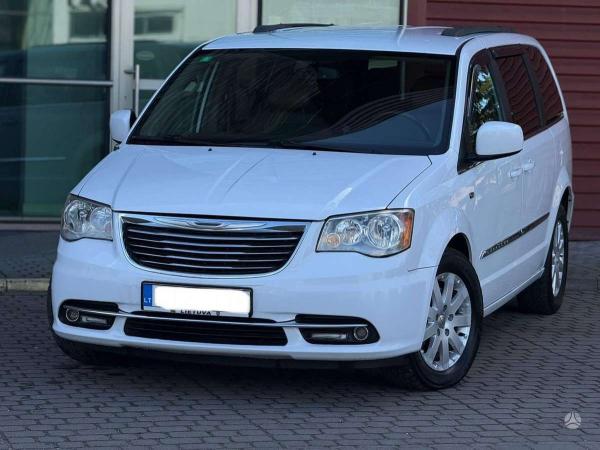 White Chrysler town-&-country 2014 in Klaipeda, with an engine capacity of 3.60 L and mileage of 248 thousand km for 7850 €, photo 3 on AUTOMOTO.COM.LV
