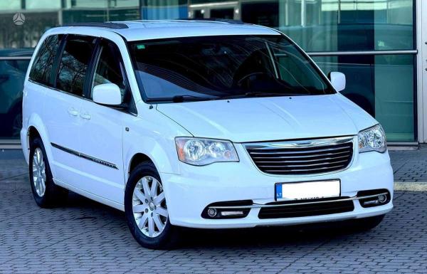 White Chrysler town-&-country 2014 in Klaipeda, with an engine capacity of 3.60 L and mileage of 248 thousand km for 7850 €, photo 4 on AUTOMOTO.COM.LV