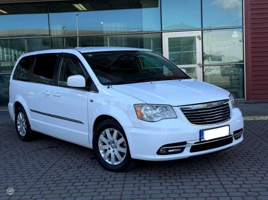 White Chrysler town-&-country 2014 in Klaipeda, with an engine capacity of 3.60 L and mileage of 248 thousand km for 7850 €, photo 6 on AUTOMOTO.COM.LV