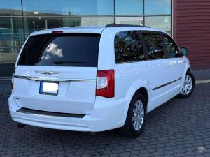 White Chrysler town-&-country 2014 in Klaipeda, with an engine capacity of 3.60 L and mileage of 248 thousand km for 7850 €, photo 8 on AUTOMOTO.COM.LV