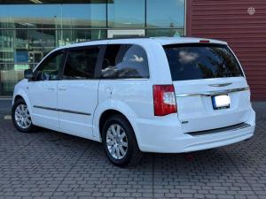 White Chrysler town-&-country 2014 in Klaipeda, with an engine capacity of 3.60 L and mileage of 248 thousand km for 7850 €, photo 9 on AUTOMOTO.COM.LV