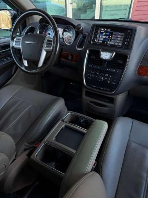 White Chrysler town-&-country 2014 in Klaipeda, with an engine capacity of 3.60 L and mileage of 248 thousand km for 7850 €, photo 14 on AUTOMOTO.COM.LV