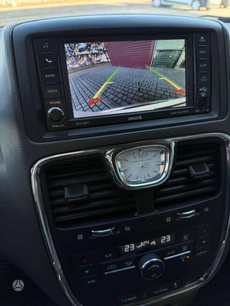 White Chrysler town-&-country 2014 in Klaipeda, with an engine capacity of 3.60 L and mileage of 248 thousand km for 7850 €, photo 16 on AUTOMOTO.COM.LV