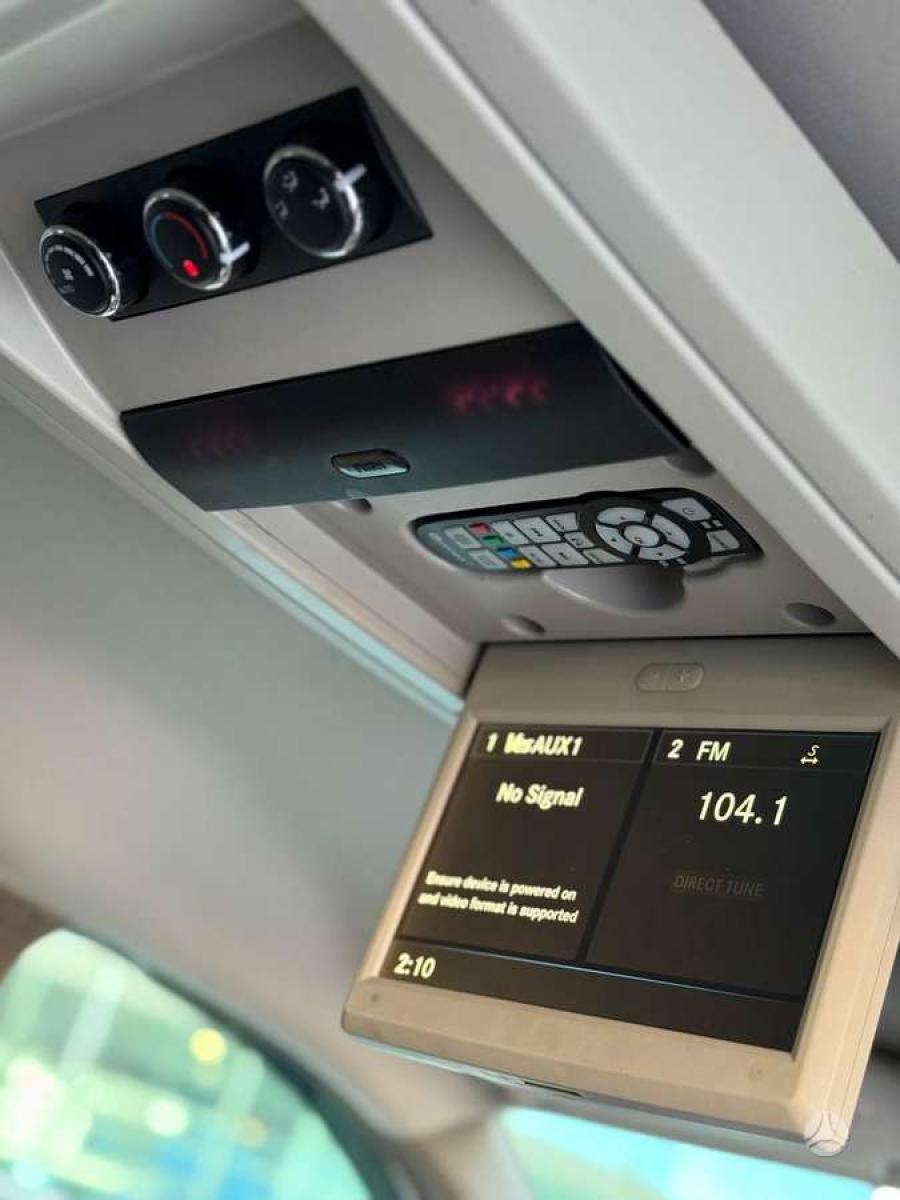 White Chrysler town-&-country 2014 in Klaipeda, with an engine capacity of 3.60 L and mileage of 248 thousand km for 7850 €, photo 19 on AUTOMOTO.COM.LV