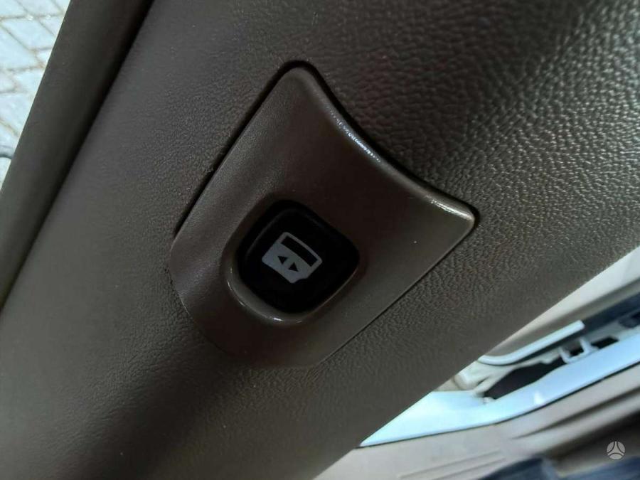 White Chrysler town-&-country 2014 in Klaipeda, with an engine capacity of 3.60 L and mileage of 248 thousand km for 7850 €, photo 21 on AUTOMOTO.COM.LV