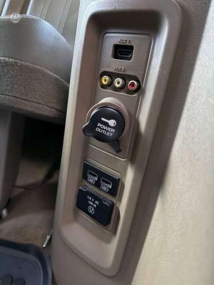 White Chrysler town-&-country 2014 in Klaipeda, with an engine capacity of 3.60 L and mileage of 248 thousand km for 7850 €, photo 23 on AUTOMOTO.COM.LV