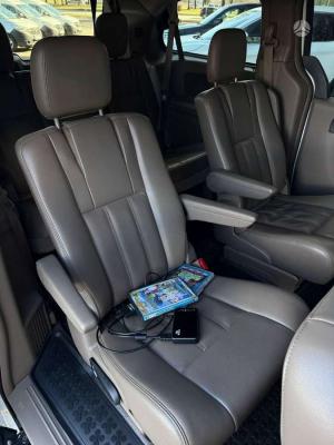 White Chrysler town-&-country 2014 in Klaipeda, with an engine capacity of 3.60 L and mileage of 248 thousand km for 7850 €, photo 26 on AUTOMOTO.COM.LV