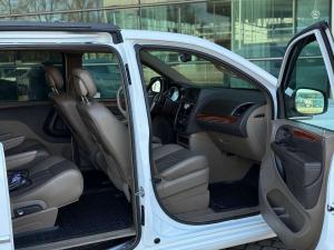 White Chrysler town-&-country 2014 in Klaipeda, with an engine capacity of 3.60 L and mileage of 248 thousand km for 7850 €, photo 27 on AUTOMOTO.COM.LV