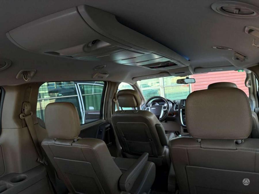White Chrysler town-&-country 2014 in Klaipeda, with an engine capacity of 3.60 L and mileage of 248 thousand km for 7850 €, photo 30 on AUTOMOTO.COM.LV