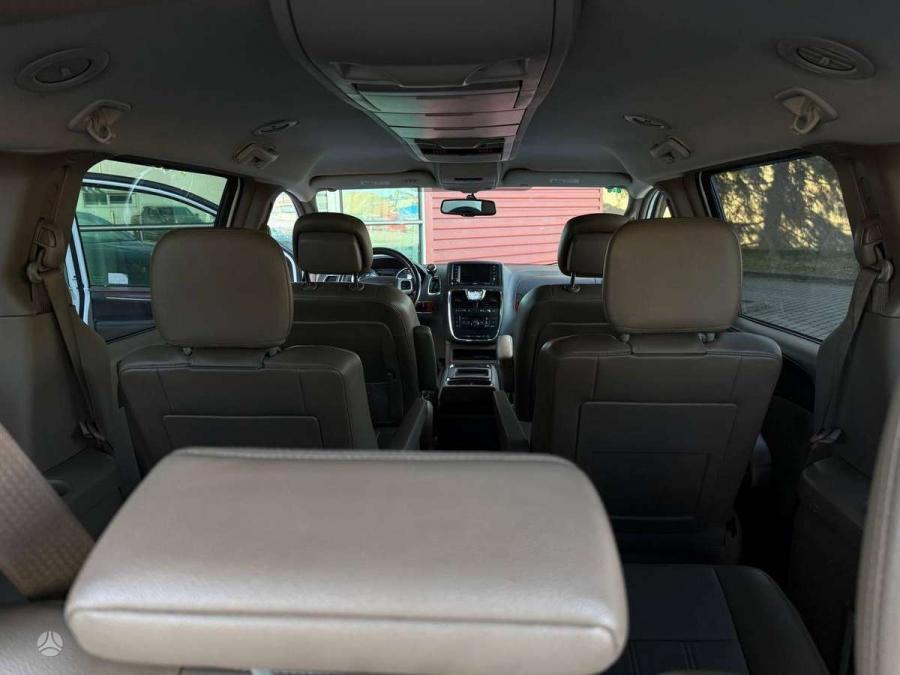 White Chrysler town-&-country 2014 in Klaipeda, with an engine capacity of 3.60 L and mileage of 248 thousand km for 7850 €, photo 31 on AUTOMOTO.COM.LV