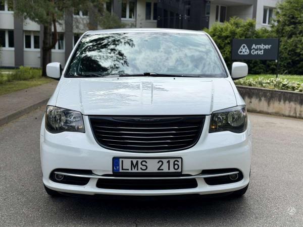 Balts Chrysler town-&-country 2014 Viļņa, ar dzinēja tilpumu 3.60 L un nobraukumu 379 tūkst. km par 5800 €, foto 4 vietnē AUTOMOTO.COM.LV