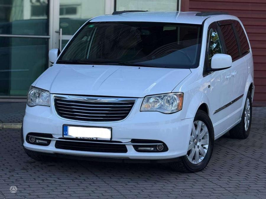 Balts Chrysler town-&-country 2014 Klaipėda, ar dzinēja tilpumu 3.60 L un nobraukumu 248 tūkst. km par 7750 €, foto 4 vietnē AUTOMOTO.COM.LV