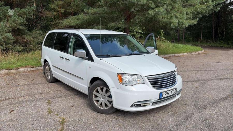 Balts Chrysler town-&-country 2014 Viļņa, ar dzinēja tilpumu 3.61 L un nobraukumu 147 tūkst. km par 7800 €, foto 1 vietnē AUTOMOTO.COM.LV