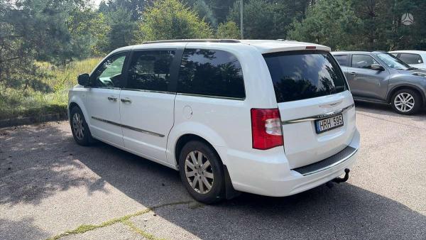 Balts Chrysler town-&-country 2014 Viļņa, ar dzinēja tilpumu 3.61 L un nobraukumu 147 tūkst. km par 7800 €, foto 4 vietnē AUTOMOTO.COM.LV