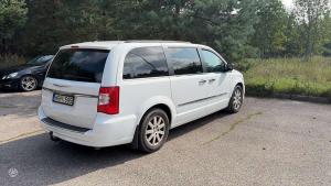 Balts Chrysler town-&-country 2014 Viļņa, ar dzinēja tilpumu 3.61 L un nobraukumu 147 tūkst. km par 7800 €, foto 5 vietnē AUTOMOTO.COM.LV