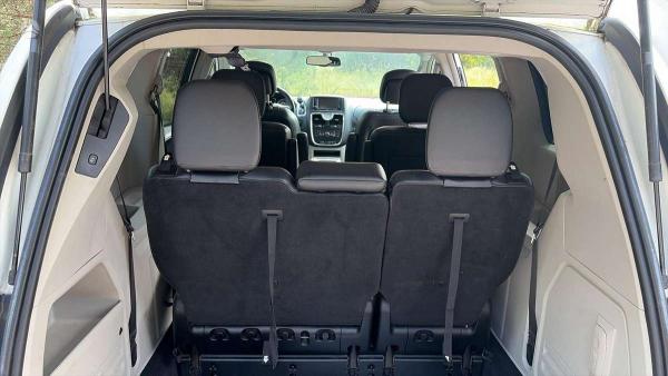 Balts Chrysler town-&-country 2014 Viļņa, ar dzinēja tilpumu 3.61 L un nobraukumu 147 tūkst. km par 7800 €, foto 9 vietnē AUTOMOTO.COM.LV