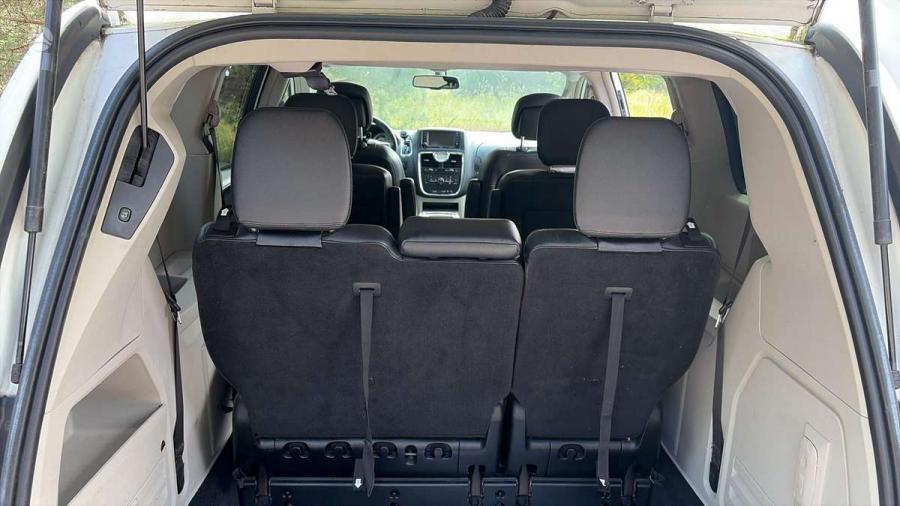 Balts Chrysler town-&-country 2014 Viļņa, ar dzinēja tilpumu 3.61 L un nobraukumu 147 tūkst. km par 7800 €, foto 9 vietnē AUTOMOTO.COM.LV