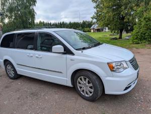 Balts Chrysler town-&-country 2014 Kauņa, ar dzinēja tilpumu 3.60 L un nobraukumu 263 tūkst. km par 6000 €, foto  vietnē AUTOMOTO.COM.LV