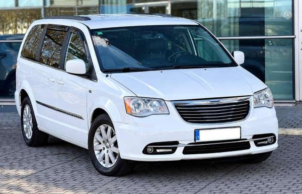 Крайслер Таун Кантри 2014 в Клайпеда на AUTOMOTO.COM.LV Белый Крайслер Таун Кантри 2014 в Клайпеда, объемом двигателя 3.60 л и пробегом 248 тыс. км за 7650 €, фото 3 на AUTOMOTO.COM.LV