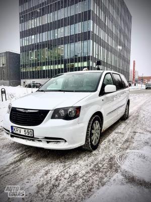 White Chrysler town-&-country 2015 in Vilnius, with an engine capacity of 3.60 L and mileage of 197 thousand km for 9200 €, photo 2 on AUTOMOTO.COM.LV