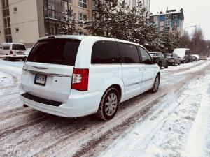 White Chrysler town-&-country 2015 in Vilnius, with an engine capacity of 3.60 L and mileage of 197 thousand km for 9200 €, photo 5 on AUTOMOTO.COM.LV