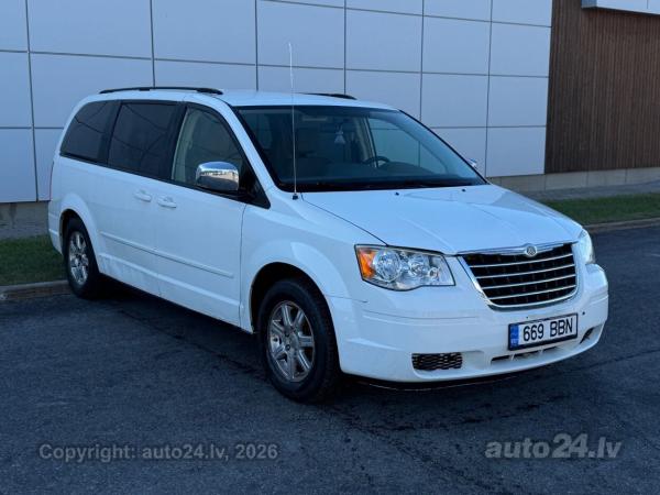 Balts Chrysler town-&-country 2008 Tartu, ar dzinēja tilpumu 3.30 L un nobraukumu 180 tūkst. km par 2300 €, foto 3 vietnē AUTOMOTO.COM.LV
