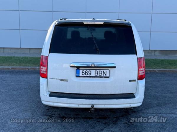 Balts Chrysler town-&-country 2008 Tartu, ar dzinēja tilpumu 3.30 L un nobraukumu 180 tūkst. km par 2300 €, foto 5 vietnē AUTOMOTO.COM.LV