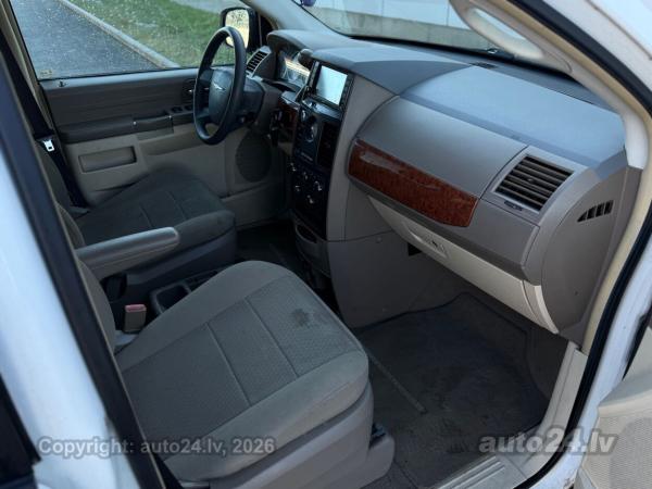 Balts Chrysler town-&-country 2008 Tartu, ar dzinēja tilpumu 3.30 L un nobraukumu 180 tūkst. km par 2300 €, foto 10 vietnē AUTOMOTO.COM.LV
