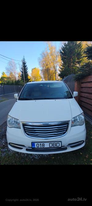 White Chrysler town-&-country 2012 in Tallinn, with an engine capacity of 3.60 L and mileage of 221 thousand km for 7499 €, photo  on AUTOMOTO.COM.LV